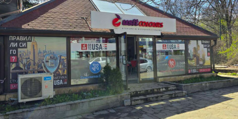 About Usit Colours - information and offices for Work and Travel